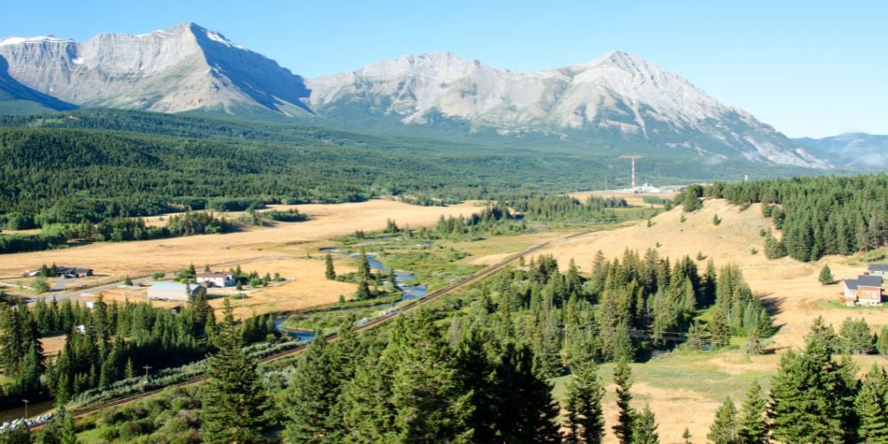 5 Must-Visit Road Trip Destinations in Alberta